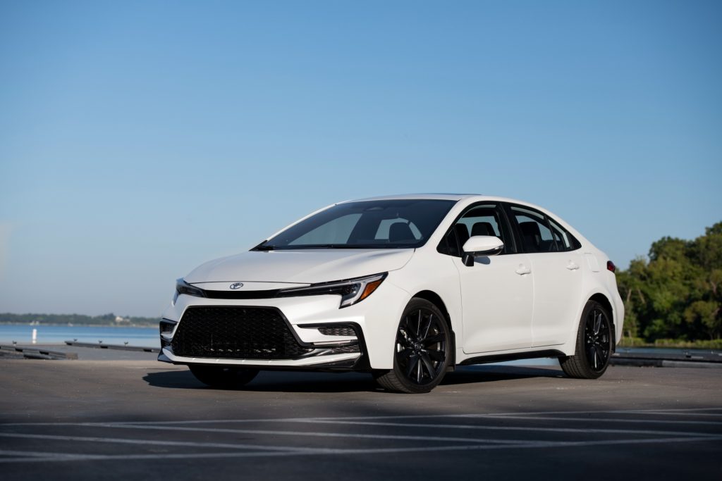 The full breakdown of the 2025 Toyota Corolla LE vs SE - Toyota of ...